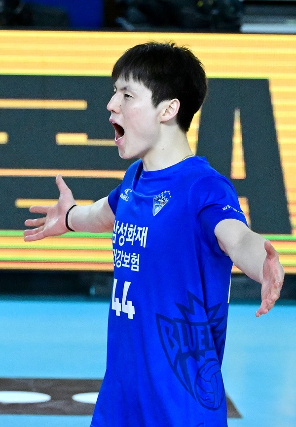 신인왕 Mb 발목 부상→8주 이탈 악재6년 만에 봄배구 꿈꾸는 삼성화재 아쿼 1순위와 이적생의 어깨 무겁다
