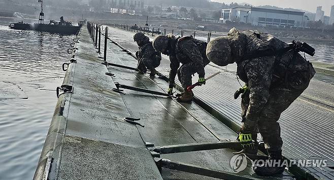 육군 2공병여단 부교 도하 훈련