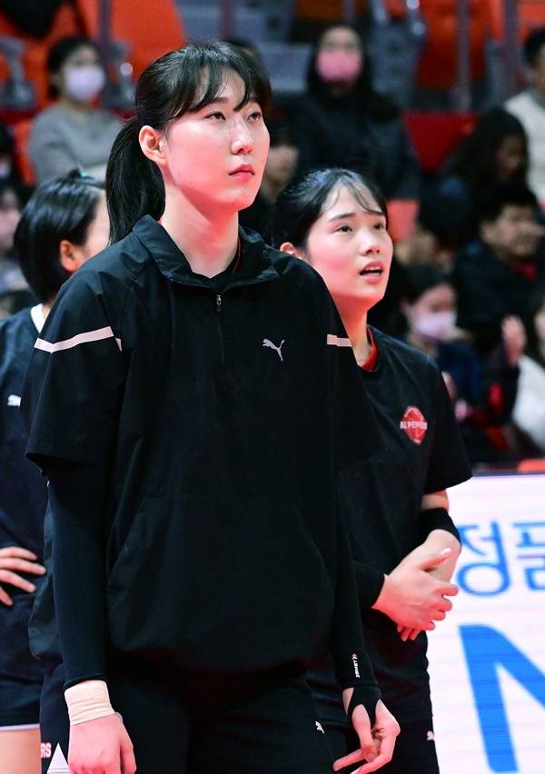 23억 클러치박 15점 활약에도 19연패 수렁도로공사에 패한 꼴찌 페퍼 女 최다 20연패에 가까워지고 3년 연속 봄배구 탈락