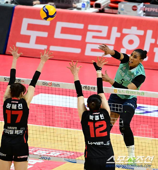 야스민없이 12세트 이겼는데 박정아 26점 분전에도 페퍼저축은행 2대3 역전패 끝내 20연패 최다 연패 타이 광주 리뷰