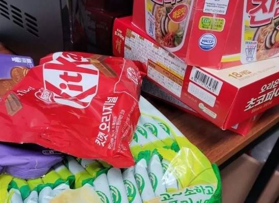 탕비실에 있던 거 아냐” 명절선물로 과자와 컵라면중소기업 직원 꿈이었으면”