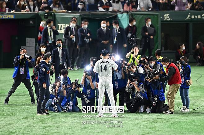 직구 165㎞ 괴물투수 김태형의 롯데가 만난다사사키 로키 25일 한일 교류전 등판 확정