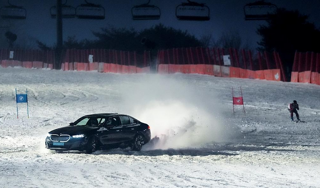 도로가 아닌 `스키장`에 등장한 Bmw 모델의 정체는 오토얼라인먼트