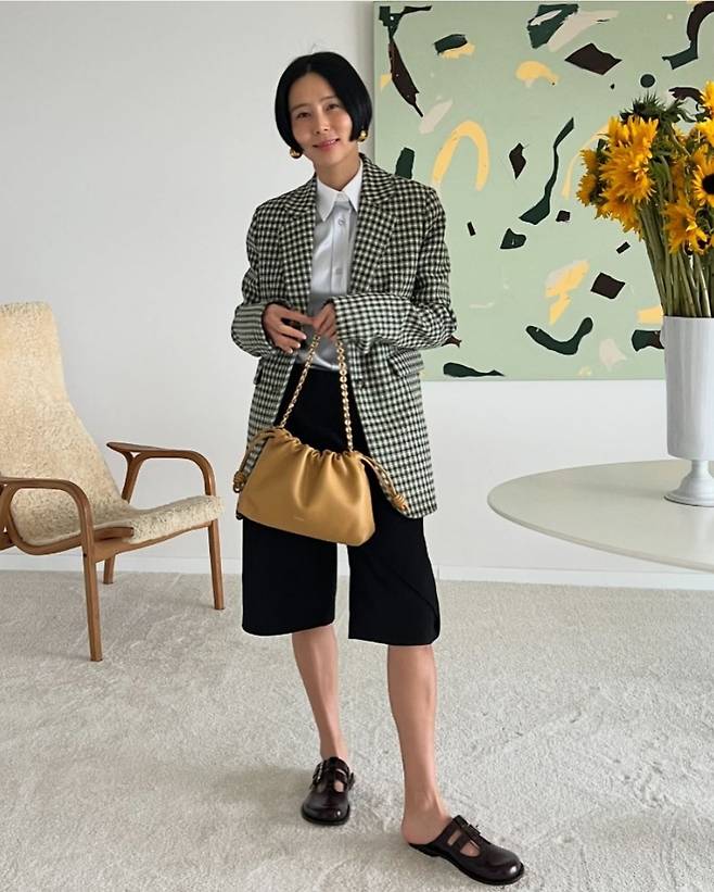김나영 해바라기처럼 한결같은 패션 센스 독보적인 스타일 뽐낸 재킷 팬츠룩 스타와 패션