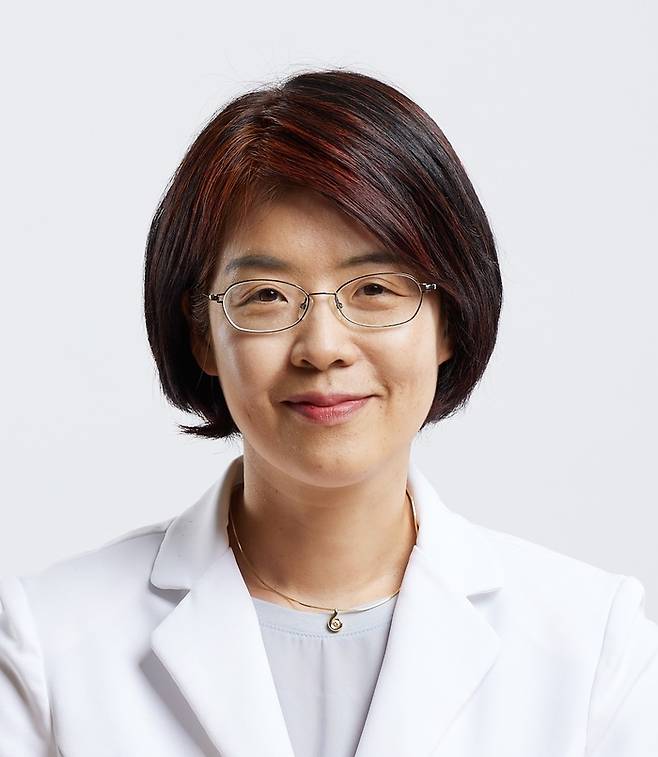 섭식장애 치료받지 못하고 혼자 고립되지 않게···이 병의 본질 제대로 알아야” 삼키지 못하는 사람들