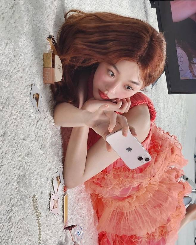 이유미 봄의 요정 향기로운 꽃미모 뽐낸 1인 3색 드레스 패션 스타와 패션