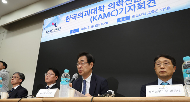 전국 40개 의대·의학전문대학원장 입학정원 증원 재조정 촉구”