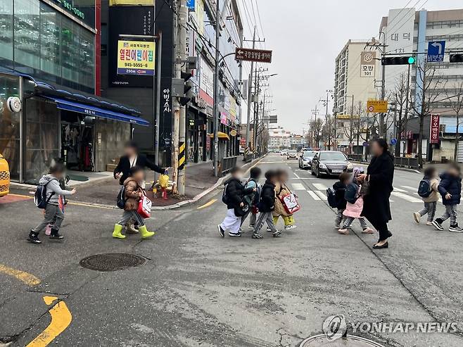 폭발물 의심 소동에 어린이도 대피