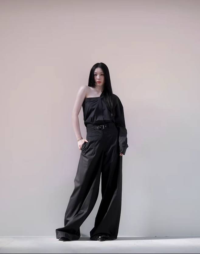 김연아 황금빛 자태 팔색조 매력 돋보인 오프숄더 정장 셋업 드레스룩 스타와 패션