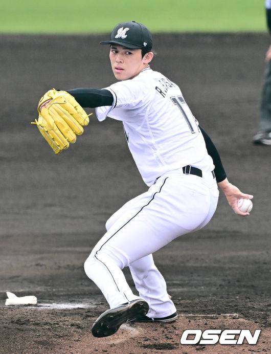 ‘최고 155km 쾅! 1이닝 무실점’ 사사키, “롯데 박세웅, 직구 승부 인상적이었다” [오!쎈 이토만]