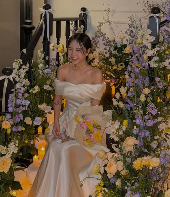 열애설없이 6세 연하 24살 훈남과 결혼♥발표한 방송인웨딩드레스 어썸클