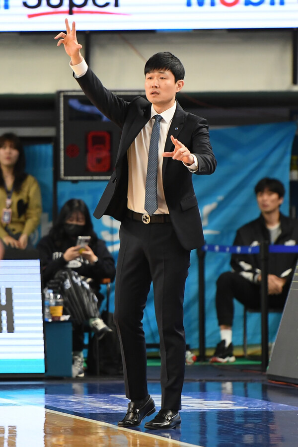 대행→감독직 승격 강혁 감독 부족한 부분 디테일하게 준비