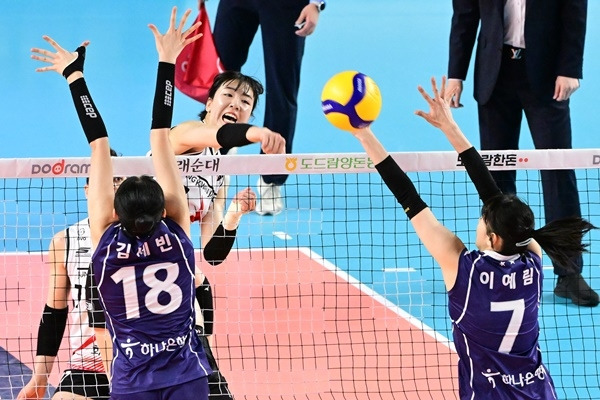 드릴 말씀이 없다” 파죽의 승승승승승→3위 굳혔는데웃지 않은 고희진 190cm Mb에게 숙제를 줬다