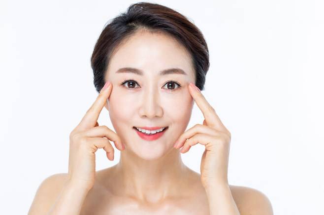 갑자기 젊어 보이네중년에 동안이라면 이런 시술 때문