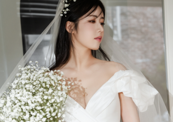 열애설없이 깜짝♥결혼발표한 35세 연예인웨딩화보속 웨딩드레스 어썸클