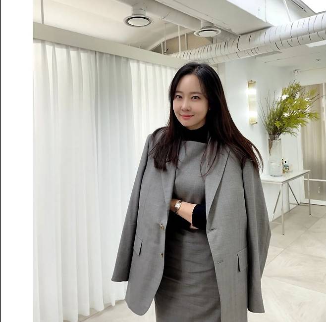 소유진 앞치마 입었나 애셋맘 안 믿기는 고품격 크롭 니트 카디건 원피스룩 스타와 패션