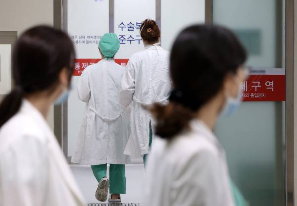 정부 의료 공백으로 간호사 업무 확대 지침 발표