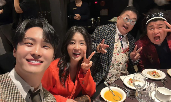 부모 반대 이겨내고 4월 깜짝♥결혼 발표해 모두 놀라게 한 커플 어썸클