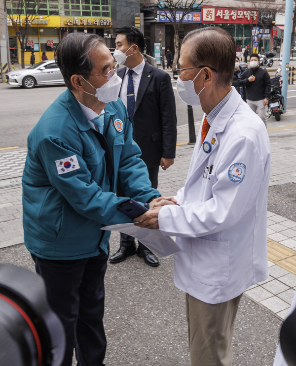 한 총리 실력있는 전문병원은 상급종합병원만큼 수가 받아야