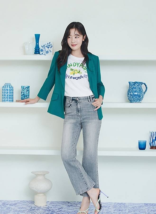 한선화 봄 재킷 끝판왕 툭 걸친 그린 재킷 상큼 꾸안꾸 데일리룩 패션엔