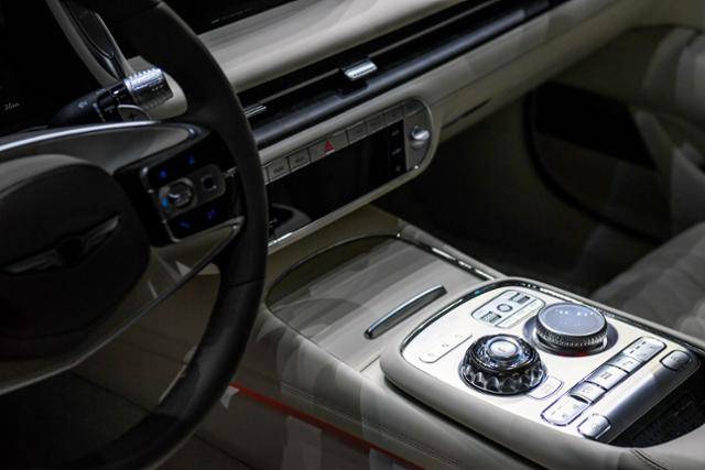 [타 봤더니] 크고 무거운 차는 몰기 어렵다? 선입견 깬 '제네시스 G90' [CarTalk]