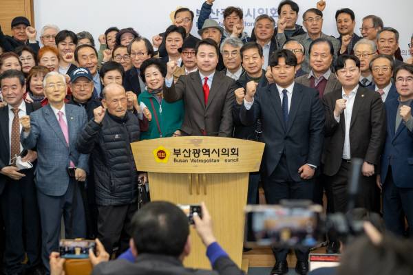 단독 막말 논란 장예찬 회견장에 나타난 부산대 총학회장