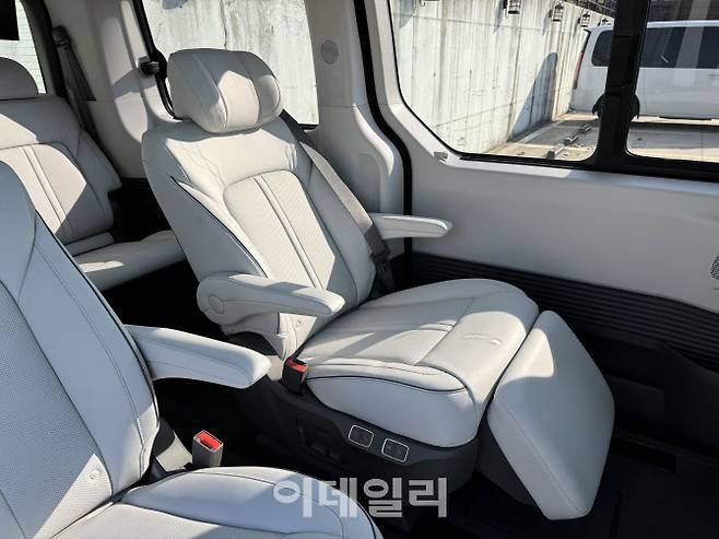 카니발 경쟁자 스타리아 하이브리드 넉넉함에 연비까지 잡았네 타봤어요