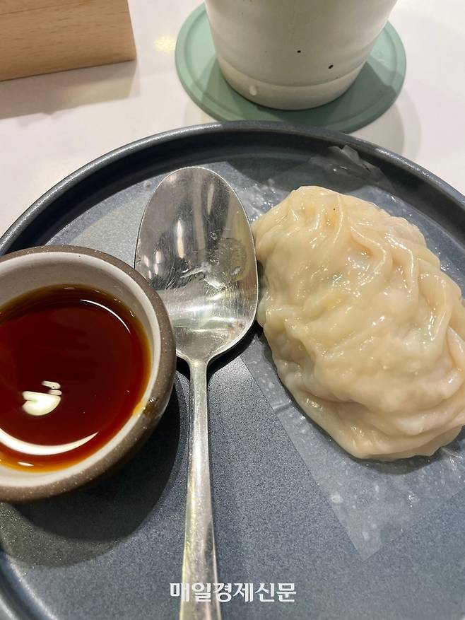 분식집 김말이의 끝판왕이네핸드롤 손맛 제대로인 ‘이곳 특슐랭 In 뉴욕