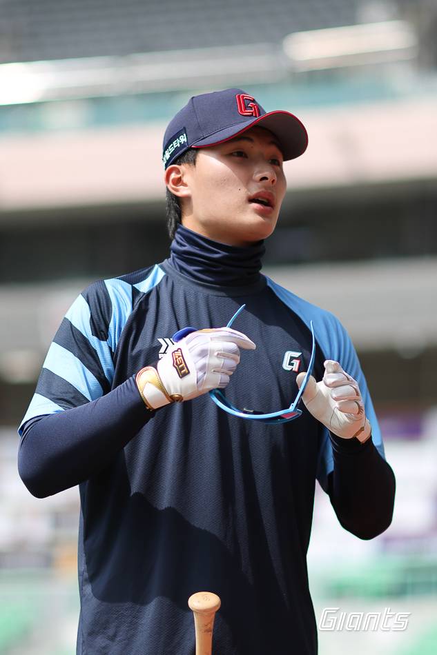 대표팀서 더 성장 외야 리더 될 수 있다명장의 결단 윤동희 감탄 자아낸 호수비로 자질 증명했다 Md인천