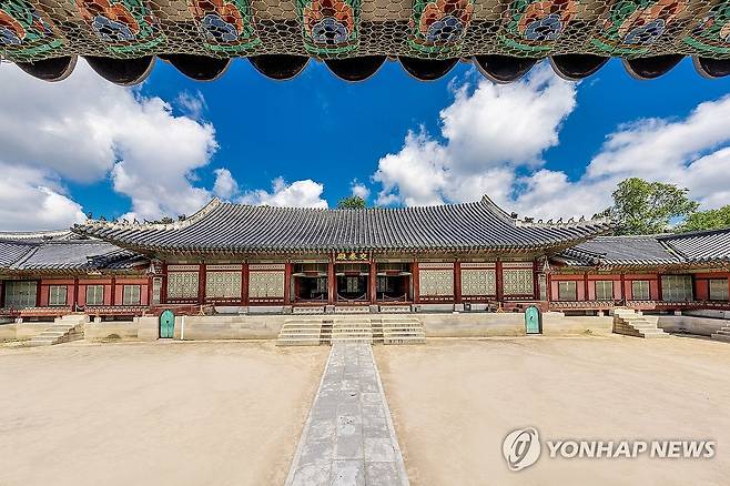 왕비의 공간 경복궁 교태전에 꽃·원숭이그림 둔다구찌 후원