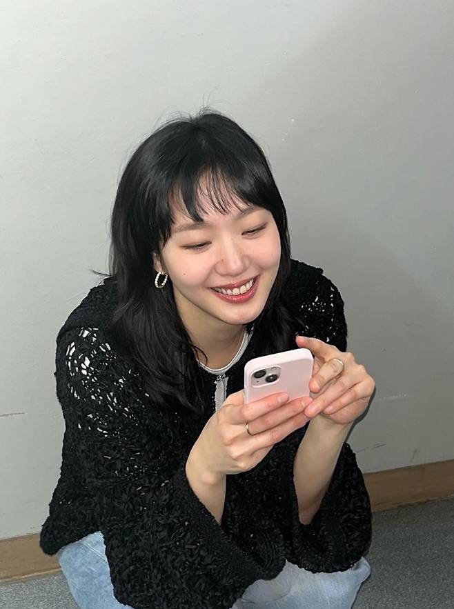 김고은 천만 배우된 기념 2년 만에 앞머리 싹둑 얼굴 여백無 시스루뱅 스타일 뷰티는 내운명