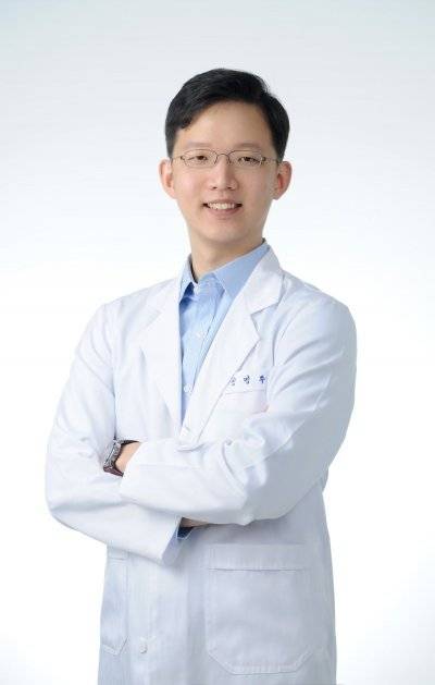 무릎통증 환자 근육 단축돼 쪼그려 앉기 어려워 짧아진 근육 늘리려면 건강 올레길