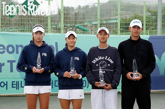 男 김동민 유승준 女 주희원 한가연 Itf 영월주니어 복식 정상