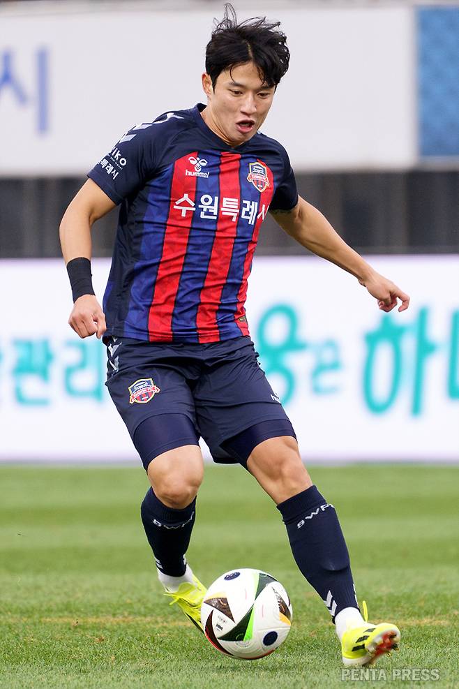 포토 드리블하는 정승원