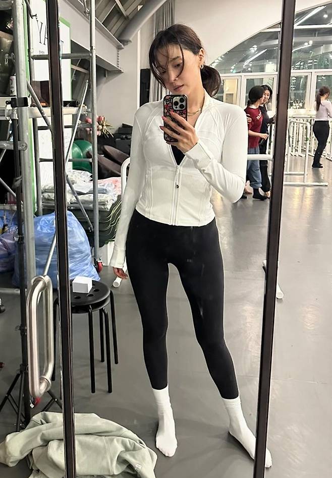 오윤아 44세 탄탄 레깅스 핏 9년째 탄츠 이유있는 슬림 트레이닝룩 패션엔