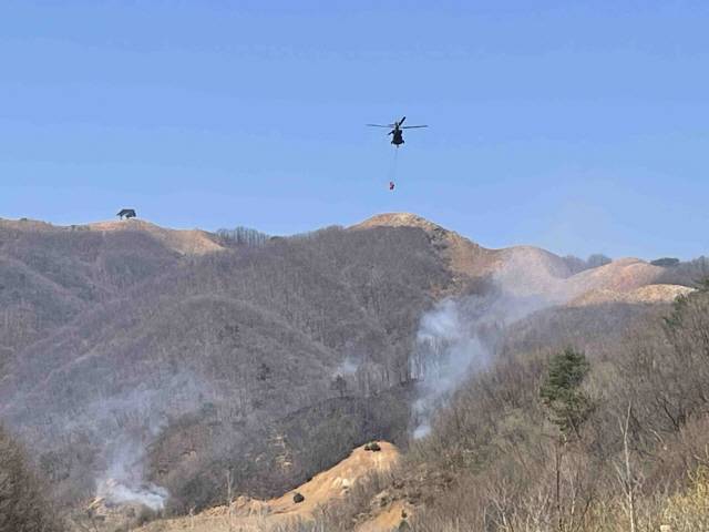2보 홍천 사격훈련 중 산불 80 진화소방 일몰 전 완진에 총력