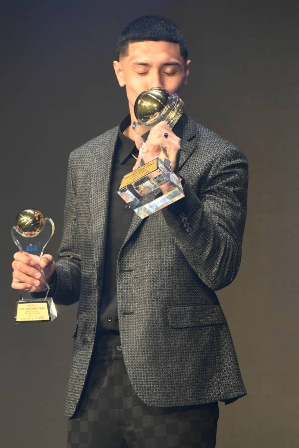亞쿼터 최초 Mvp 영광 품은 알바노 마인드도 ‘mvp 강상재 없었다면 Mvp도 없어 최고의 주장에게 감사해” Kbl 시상식