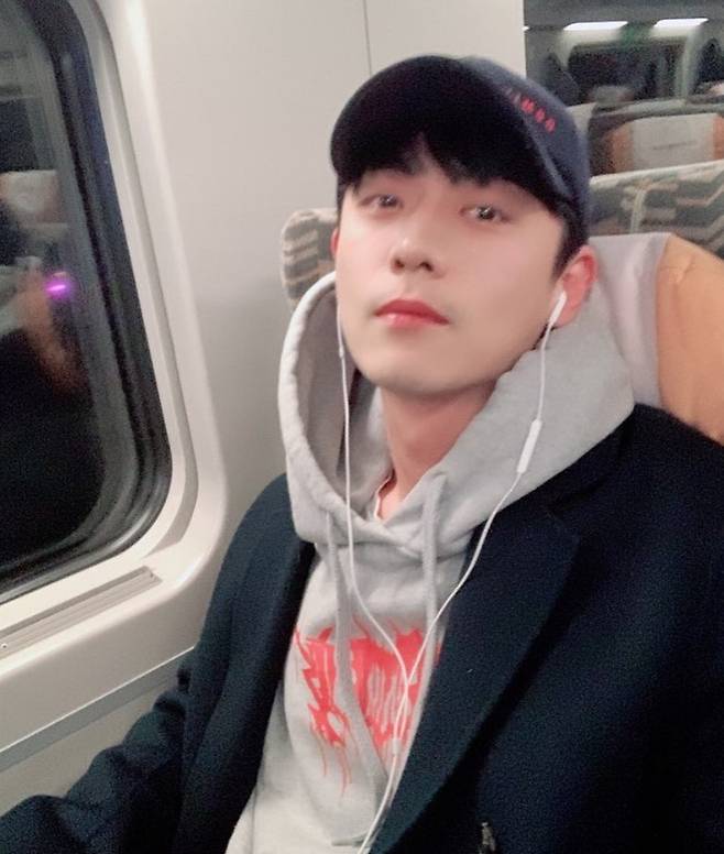 열애설없이4월 깜짝♥결혼 발표해 모두 놀라게 한 배우 셀럽뉴스