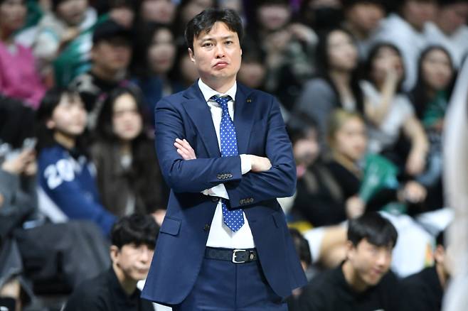 쌍둥이 감독 도장깨기 하고 우승 도전송영진 Kt 감독의 흥미로운 Po 대진표