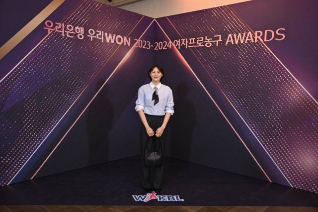 WKBL 역대 ‘최고 슈터’ 강이슬, 개인 통산 7번째 3득점상 수상···‘국보센터’ 박지수는 ‘7관왕 이상’ 도전 [MK현장]