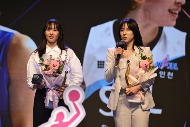WKBL 최고의 별 박지수, 만장일치 MVP→역대 최초 8관왕 등극…박지현 '만장일치 BEST 5', 허예은, 김단비, 김소니아도 선정 [MD여의도]