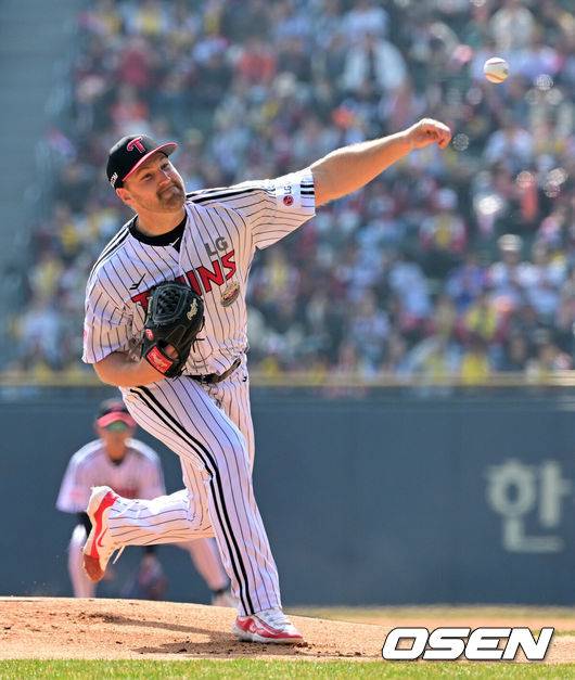 'ERA 1.50' 우승팀 1선발, 난타당하다...3회까지 7실점, 4이닝 강판 [오!쎈 잠실]