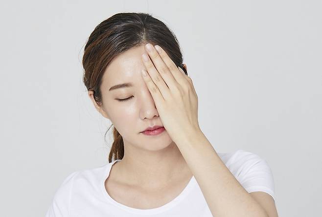 눈앞에 날파리 날아다니는 듯 ‘실명 위험 있다고