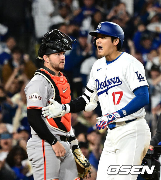 경매 시장 나오면 최소 1억 3000만 원 받는데” 오타니 첫 홈런볼 잡은 부부 팬 오타니의 얼굴도 못 봤고 구단