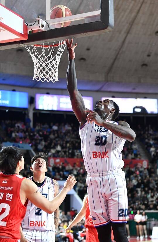 [KBL 6강 PO 게임 리포트] 라건아의 2차전 핵심 옵션, ‘1쿼터 3점’+‘후반전 버티기’