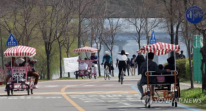 한낮은 벌써 초여름월요일 낮 최고 25도 이상으로 올라