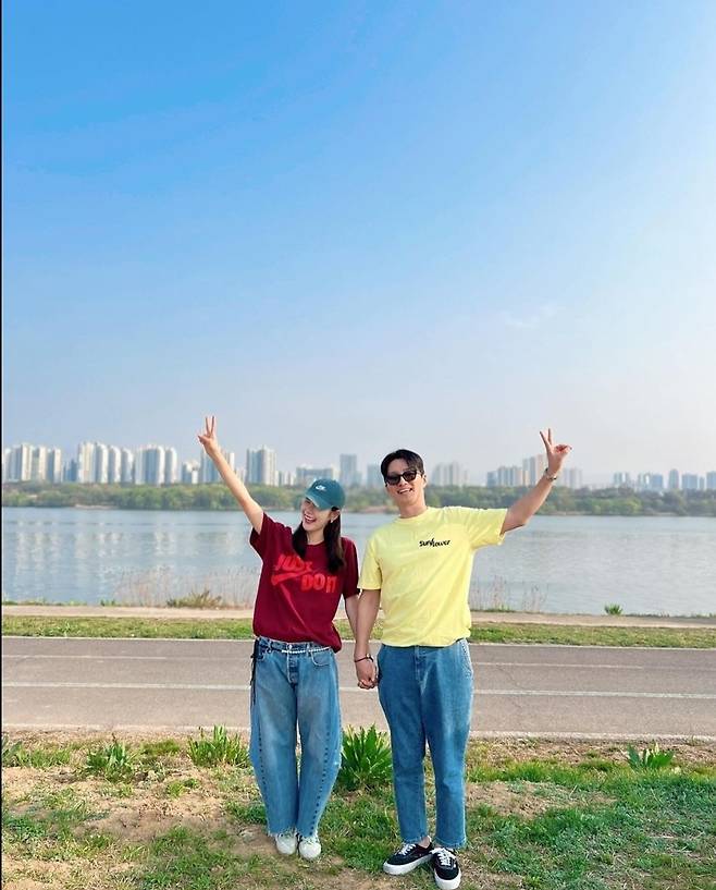 소이현 인교진과 티셔츠에 청바지 시밀러룩여전히 신혼 같아 스타와 패션