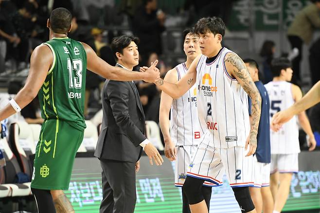 '옛정? 잊어버려!' KCC-DB 4강전 장외 관전포인트는?…PO 첫 사제대결, 최초 기록 도전하는 KCC