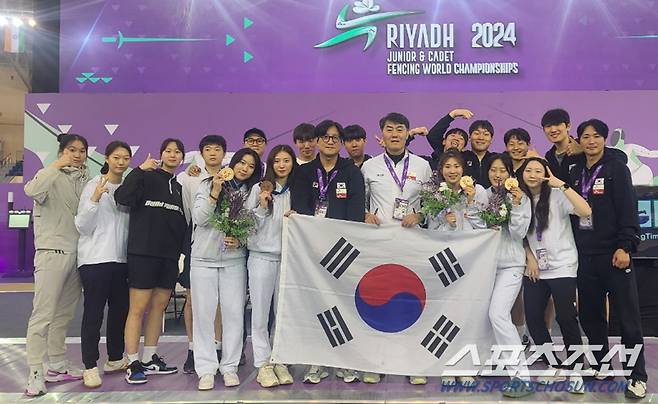 女플뢰레 르네상스 세계청소년펜싱선수권 佛에 42 41 짜릿승 빛나는 동메달