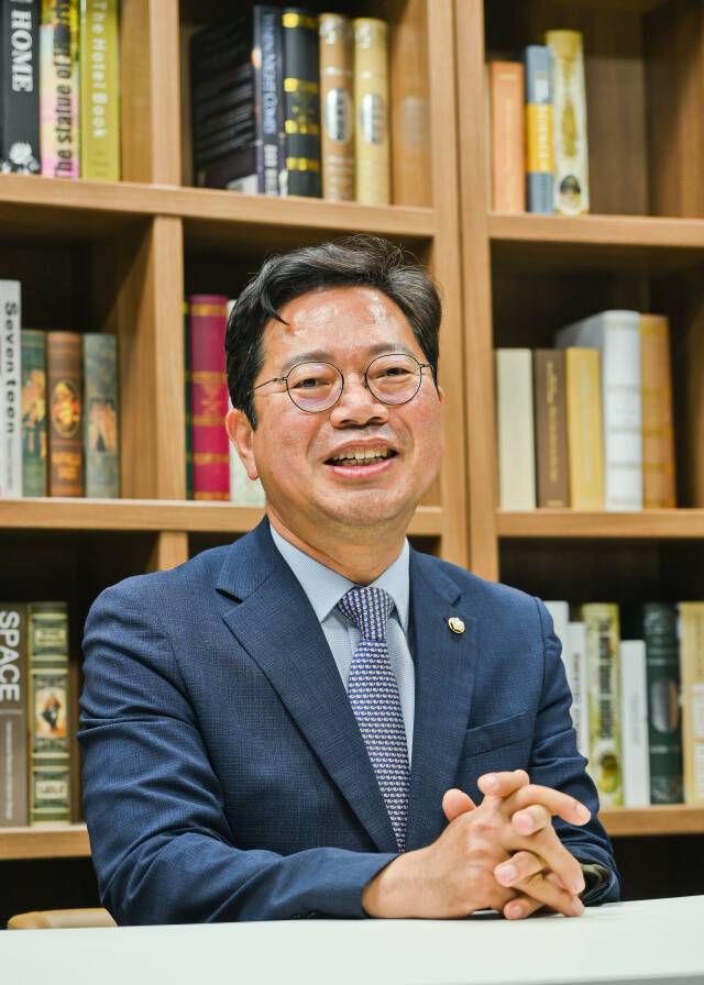 김승원 수원갑 당선인 행복한 장안·공정한 대한민국 위해 정진” 당선인 인터뷰